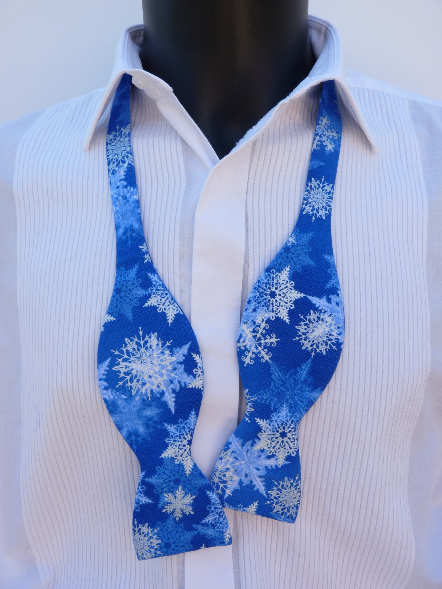 Snowflakes Self Tie Bow Tie - Pocketwatch Waistcoats Snowflakes Self Tie Bow Tie - Pocketwatch Waistcoats