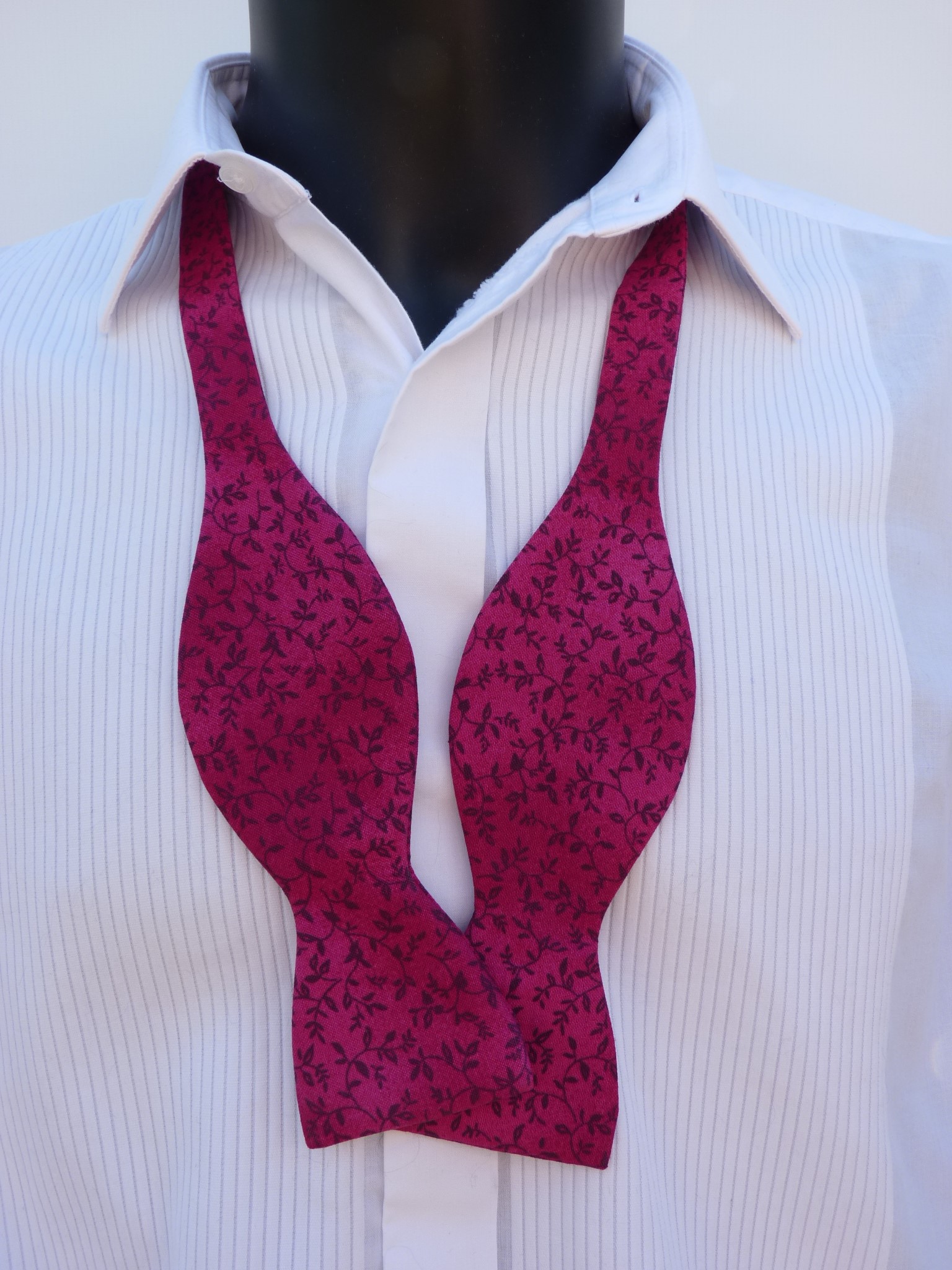 Raspberry Leaf Self Tie Bow Tie - Pocketwatch Waistcoats